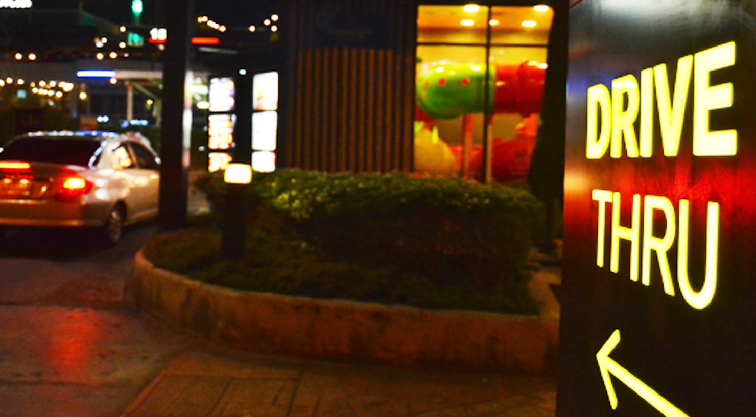 How Drive-Thru Restaurants Adapt to Social Distancing | Stratix